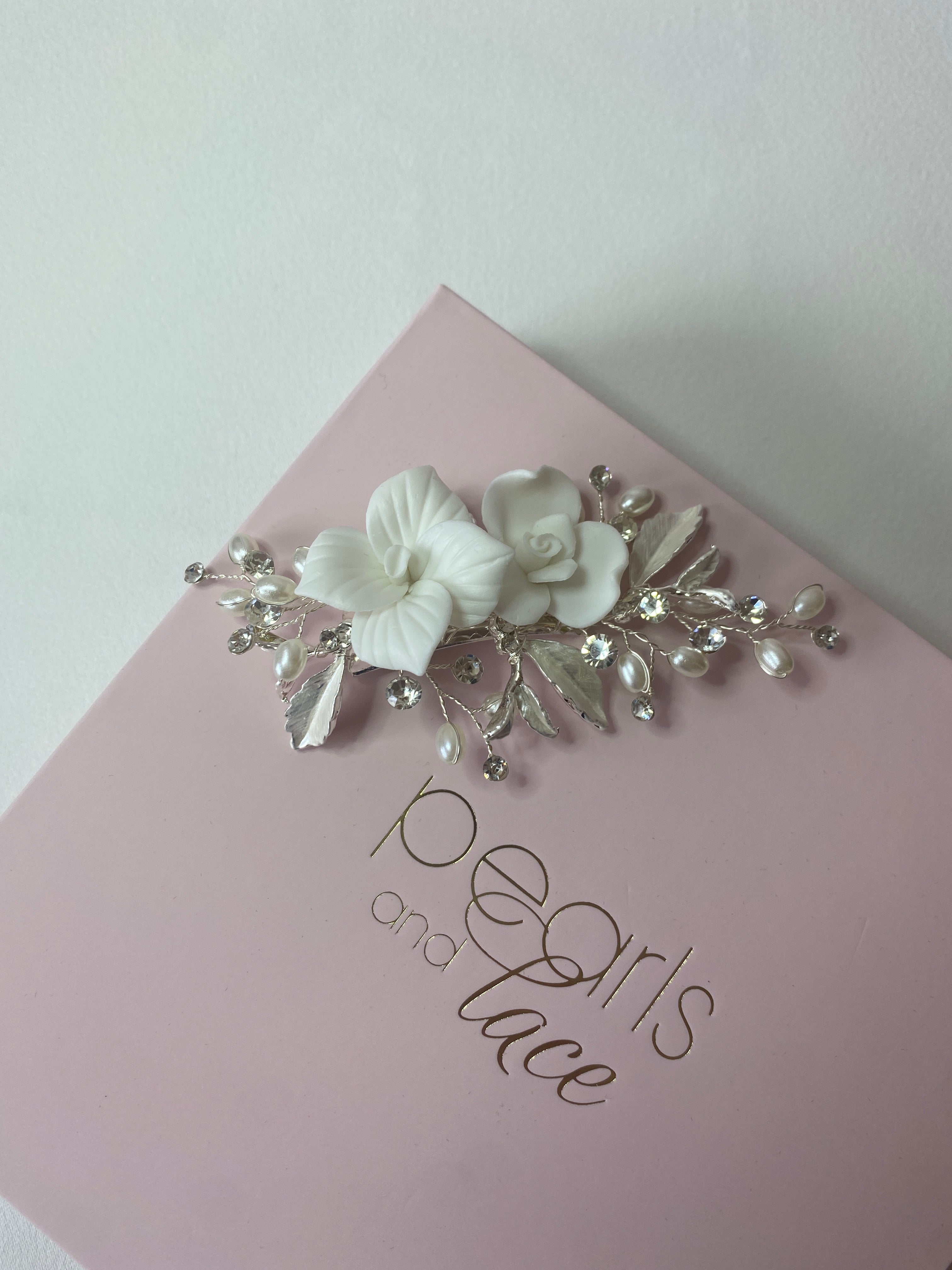 Siri Hair Clasp – Pearls & Lace